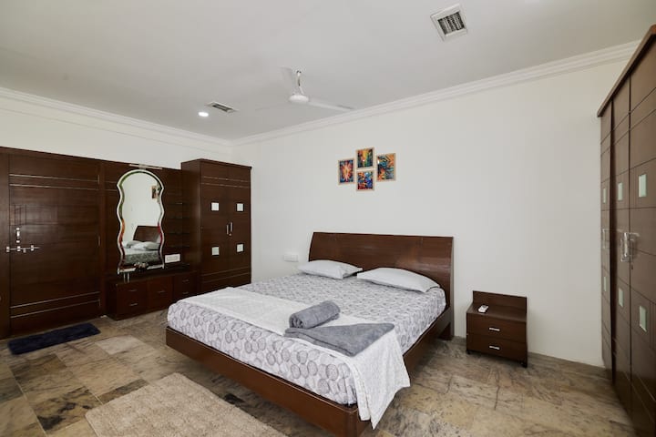 Lakeview Penthouse Room @Himayatnagar - Hyderabad