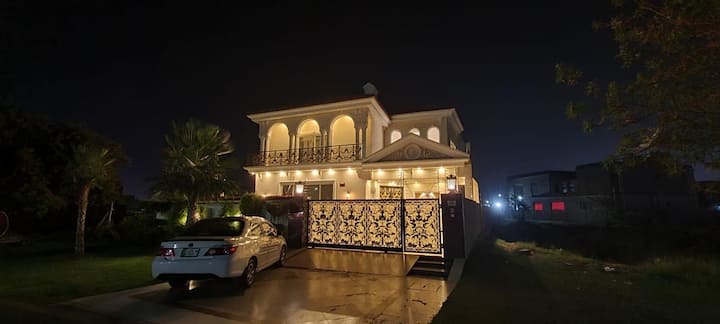 Villa Vibe: Pool, Jacuzzi & Fun. - Lahore