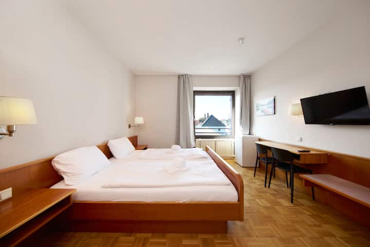 Doppelzimmer Doppelbett 2pax Neu - Straubing