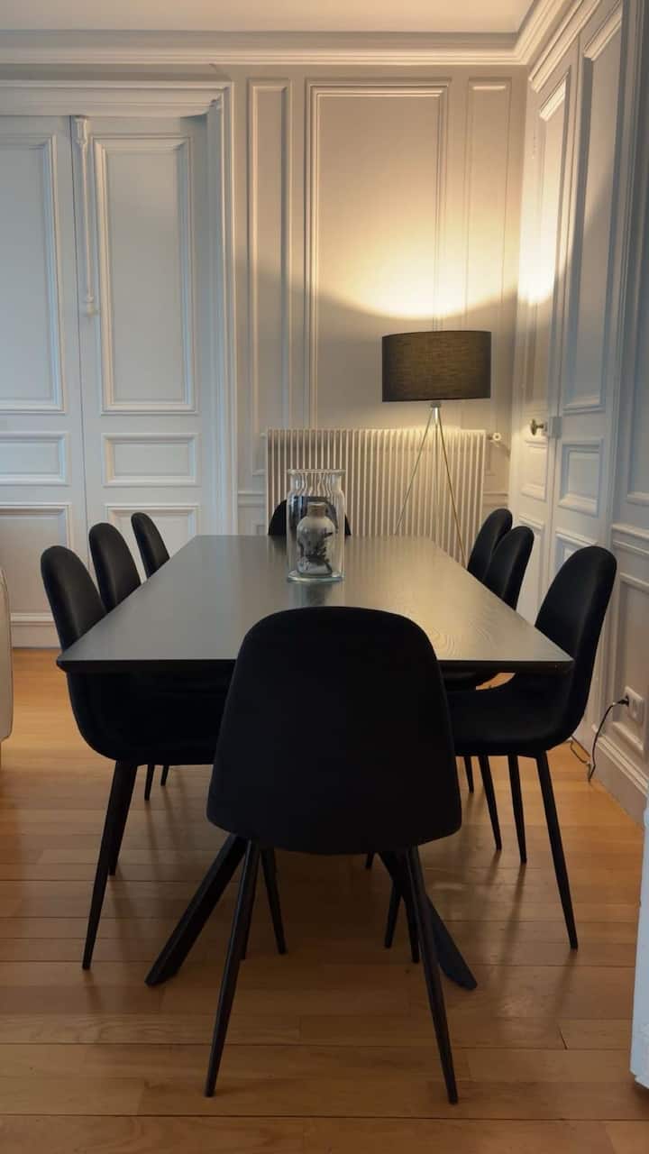 Spacious Champs-élysées Apartment - France