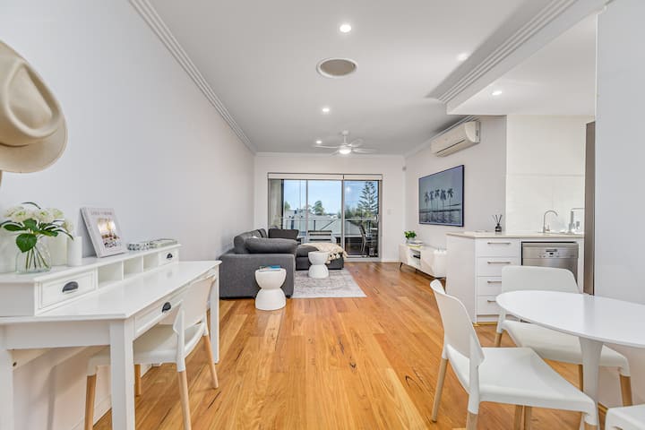 Sleeps 4 - 2 Bed 2 Bath  - Restful Suburban Stay - Perth