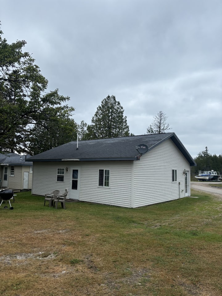 Lake View Cabin #2 - Drummond, MI