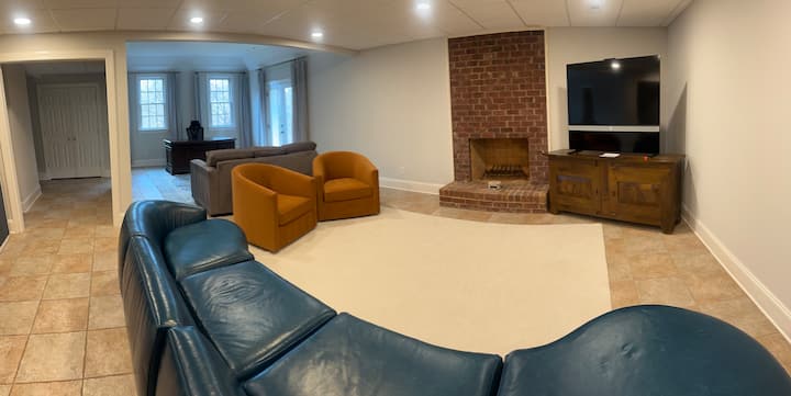 South Charlotte Suite, Workspace, Parking, Kitchen - Piper Glen Drive – Charlotte