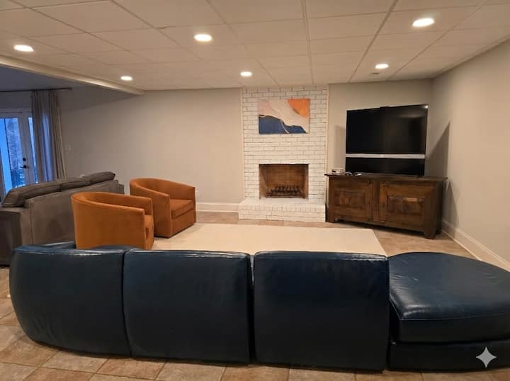 Charlotte Suite W/ Workspace, Parking & Kitchen - Charlotte