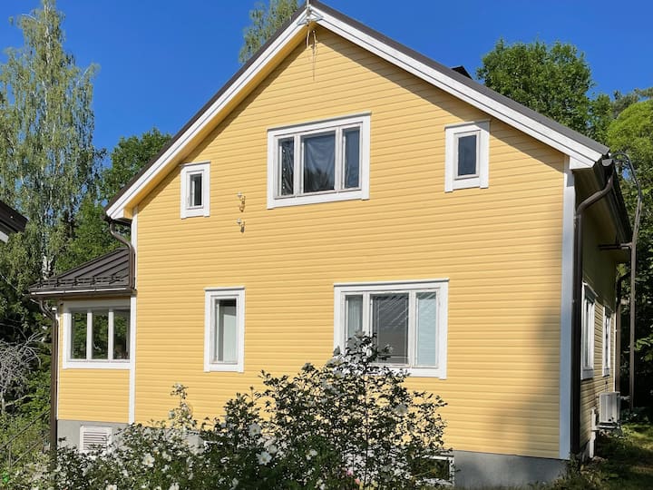 Traditional House By The Lake - Lahti