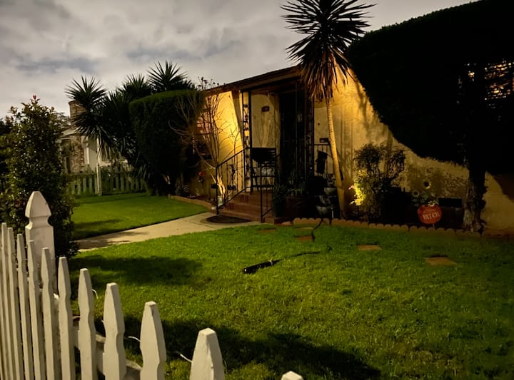 Breezy La Bed & Breakfast - Long Beach, CA