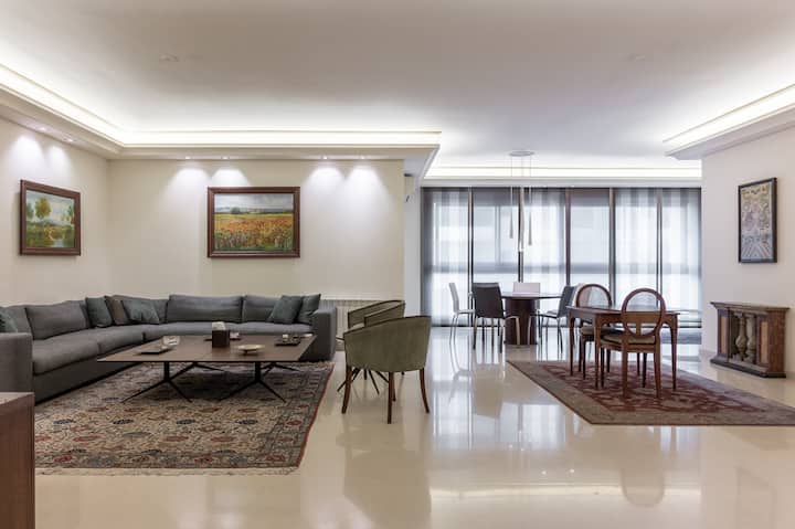 Charming 3 Bed Home In Sodeco - 24/7 Power - Beirut