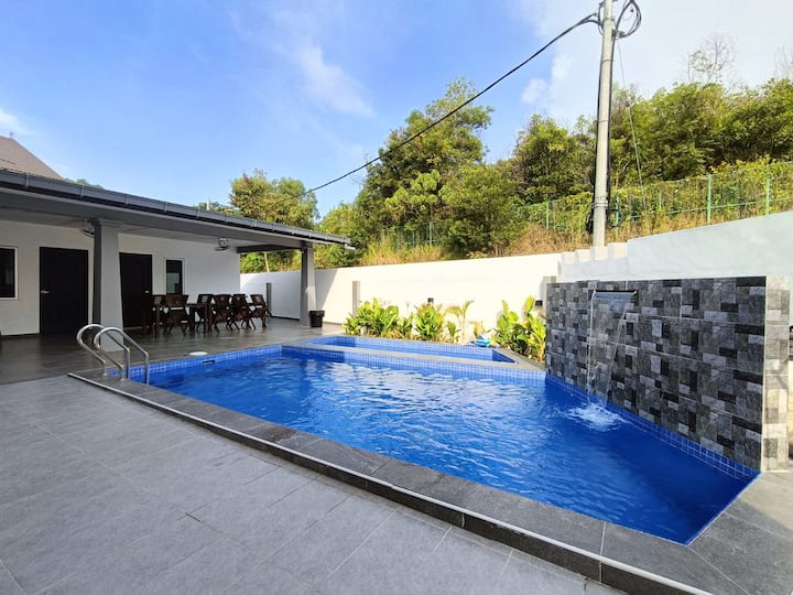 Modern House | Liazara Homestay - Bukit Gambir