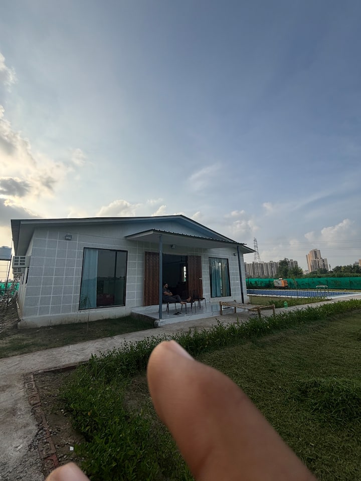 Thaat-baat Farmhouse - Noida