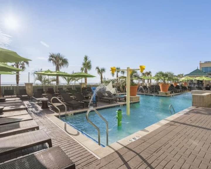 2 Bed Sleep 6 Ocean Front Resort - Virginia Beach, VA