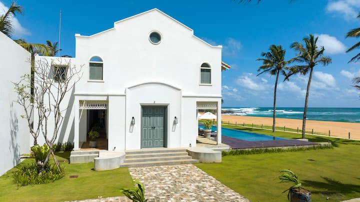 Myla Beach Villa | Beachfront, Pool & Private Chef - Hikkaduwa