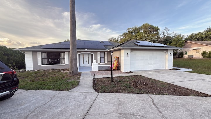 Hermosa Casa Renovada - Spring Hill, FL