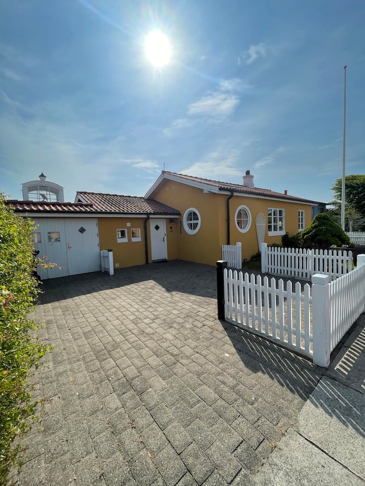 Skagen House Whit Garden And Bbq Equipment - Skagen