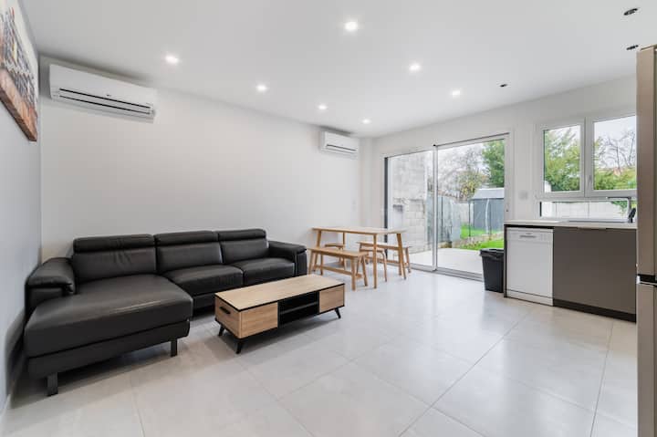 Entre Euro Disney Et Tour Eiffel - Noisy-le-Grand