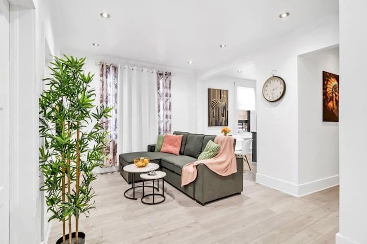 2-bedrooms In The Heart Of Plateau Montreal - Montreal