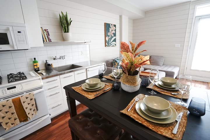 Cozy 2 Bed W/free Parking -