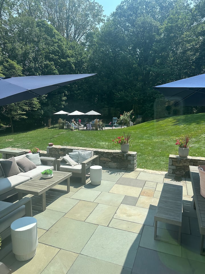 Beautiful Oasis With A Pool! - Fairfield, CT