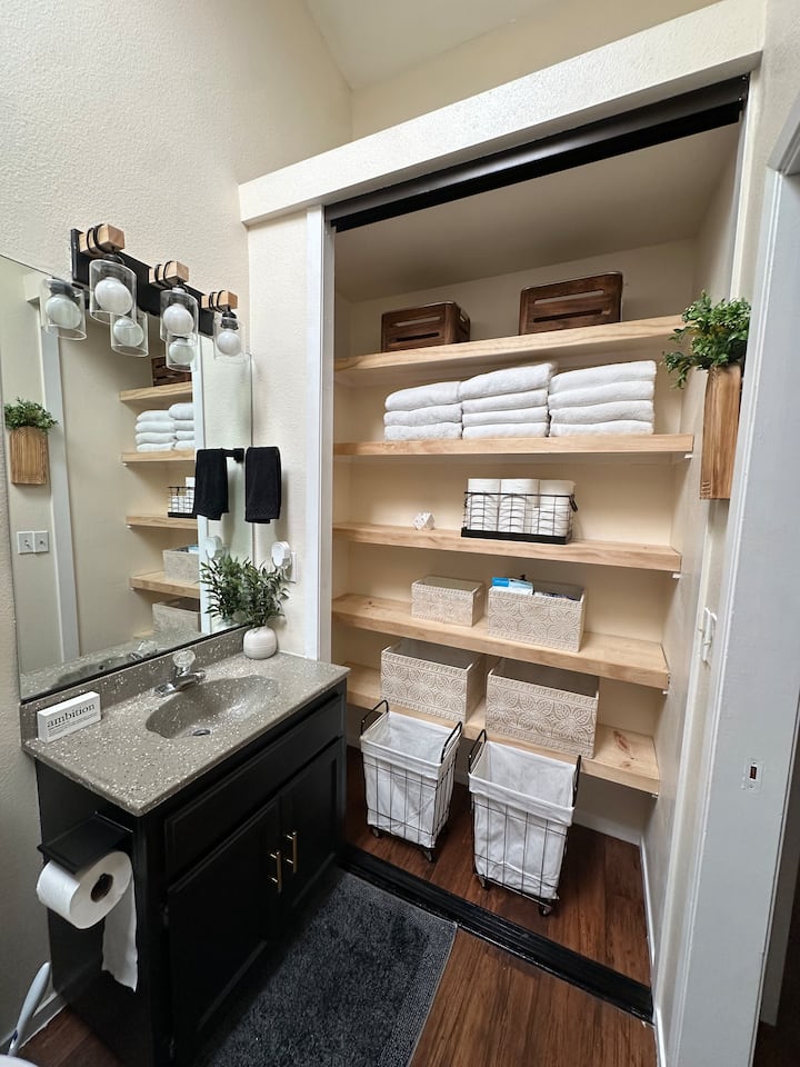 Boho Stay Near Sequoias - Visalia, CA
