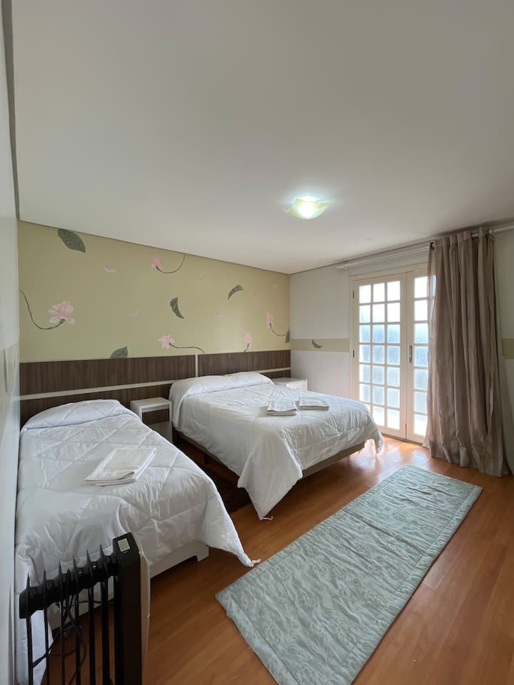 Apto Triplo C/varanda à 5 Min Do Centro-wifi 200mb - Campos do Jordão