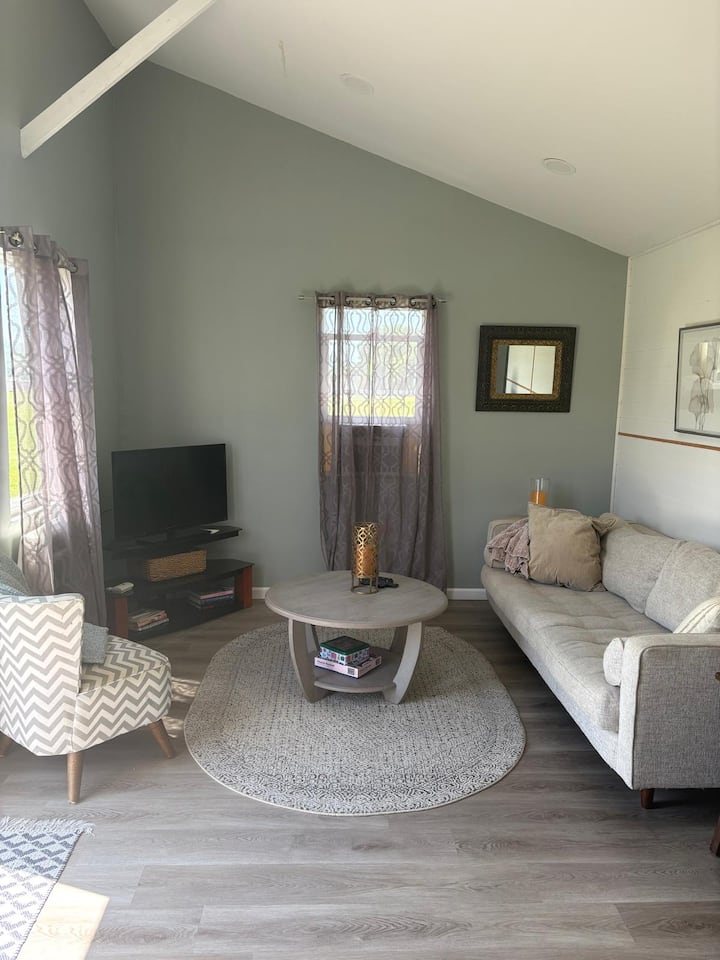 Quaint Home On The River - Barboursville, WV