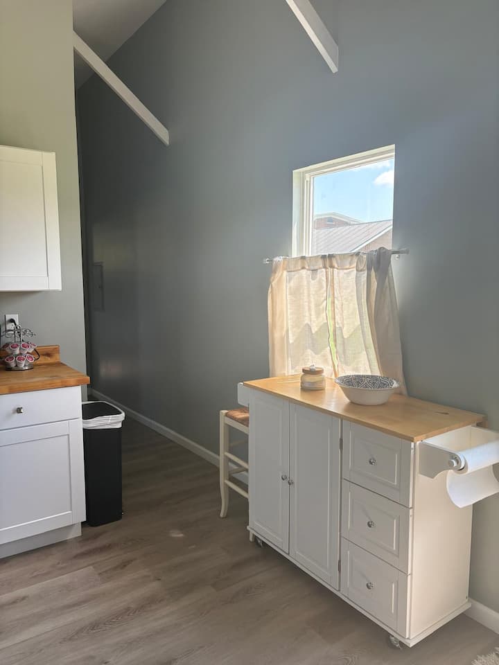 Quaint Home On The River - Barboursville, WV