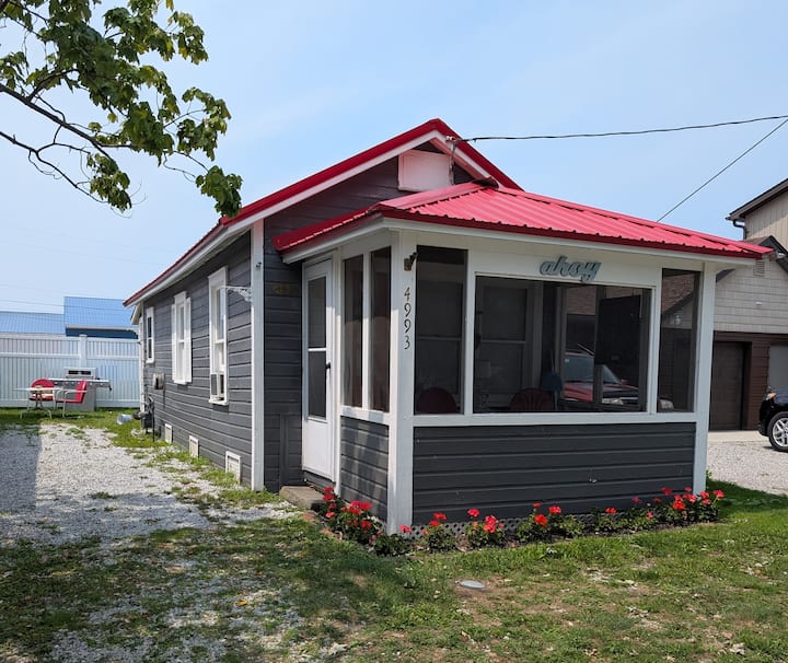 Ahoy Cottages Crews Quarters - Geneva-on-the-Lake, OH