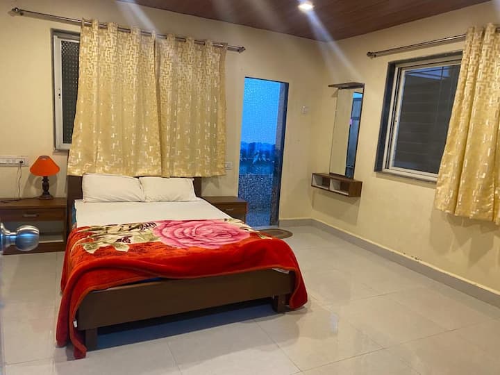 Flag Villa – Cozy Stay Near Kaas Plateau - Satara