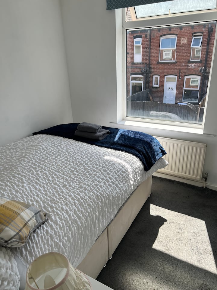 Charming 3 Bedroom Property - Leeds