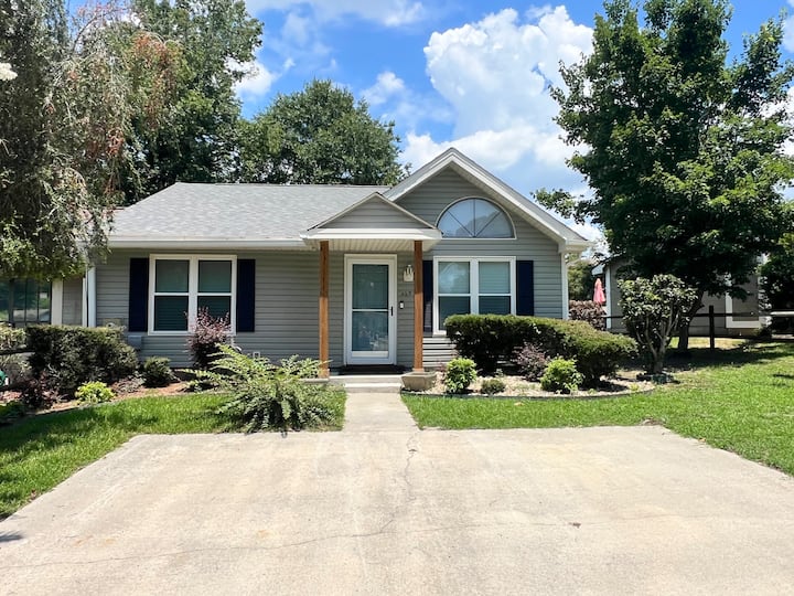 Cozy & Convenient 2br/2ba Duplex - Bonaire, GA