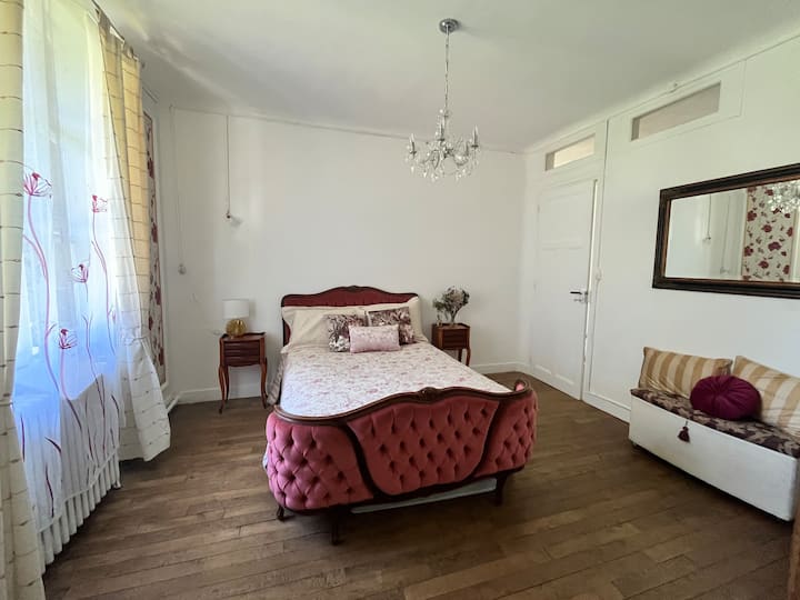 Room 3 Family Room - Flers