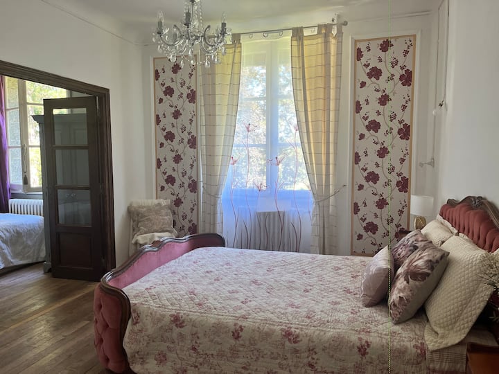 Room 3 Family Room - Flers