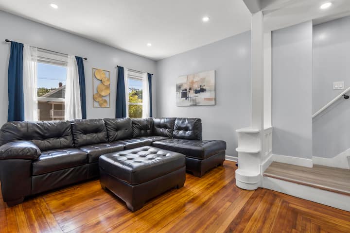 Spacious Family Stay In Bristol - Bristol, CT