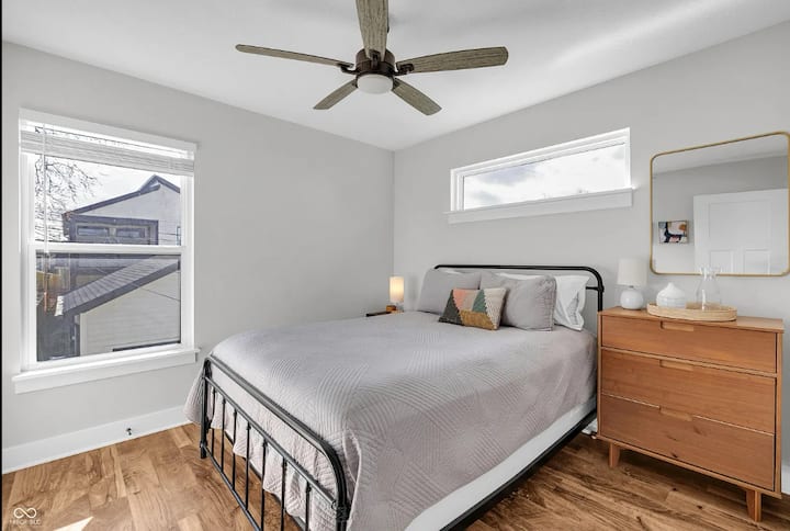 Cozy Indy Retreat In Carriage House Near Downtown - Broad Ripple, IN