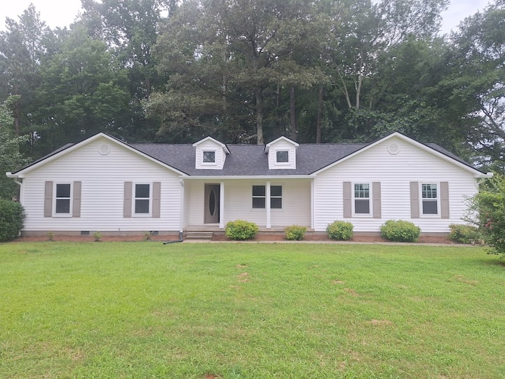 3 Bedroom Cozy Cottage - Newnan