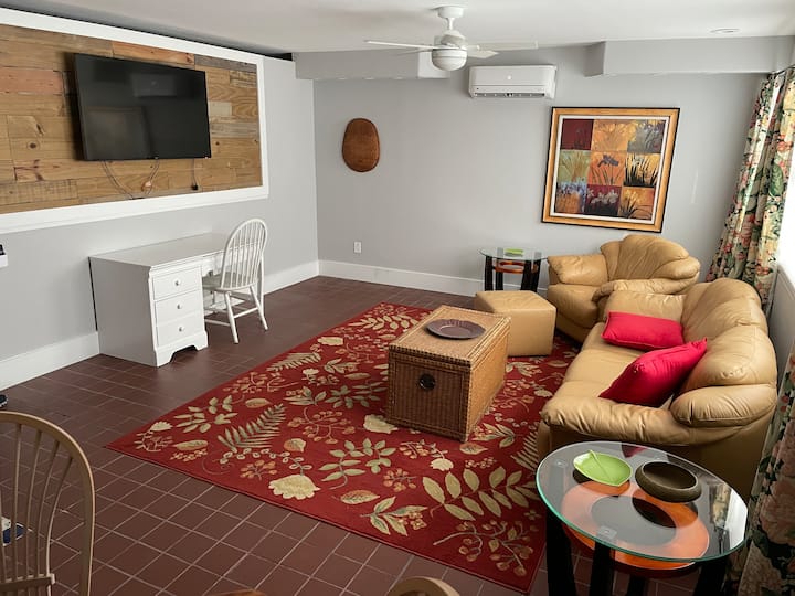 Enjoy The Season (Or Longer!) - Sarasota, FL