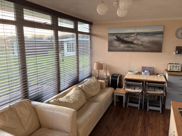 Holiday Chalet In Selsey West Sussex - Selsey