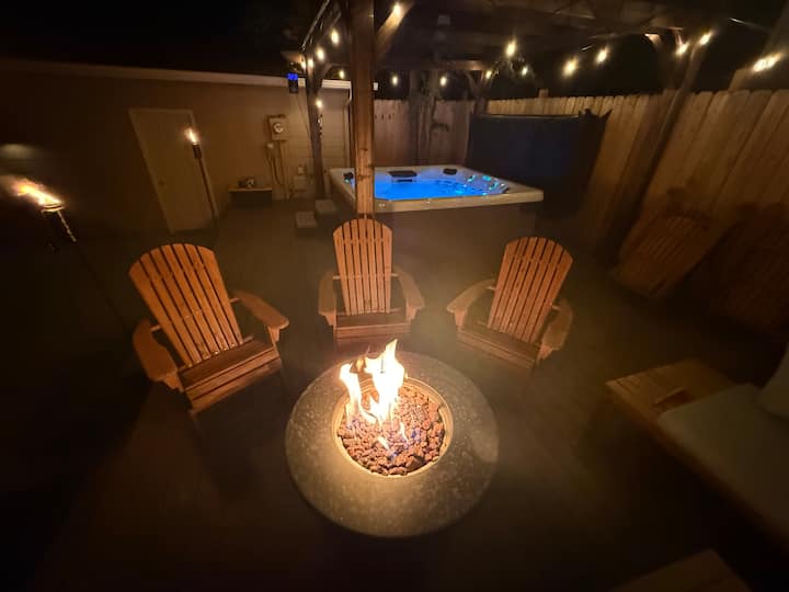 Beautiful Home With Mountain Views & Hot Tub - Colorado Springs, CO