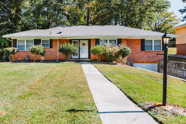 Central, Stylish 3/2 Family Home + Great Amenities - Danville, VA