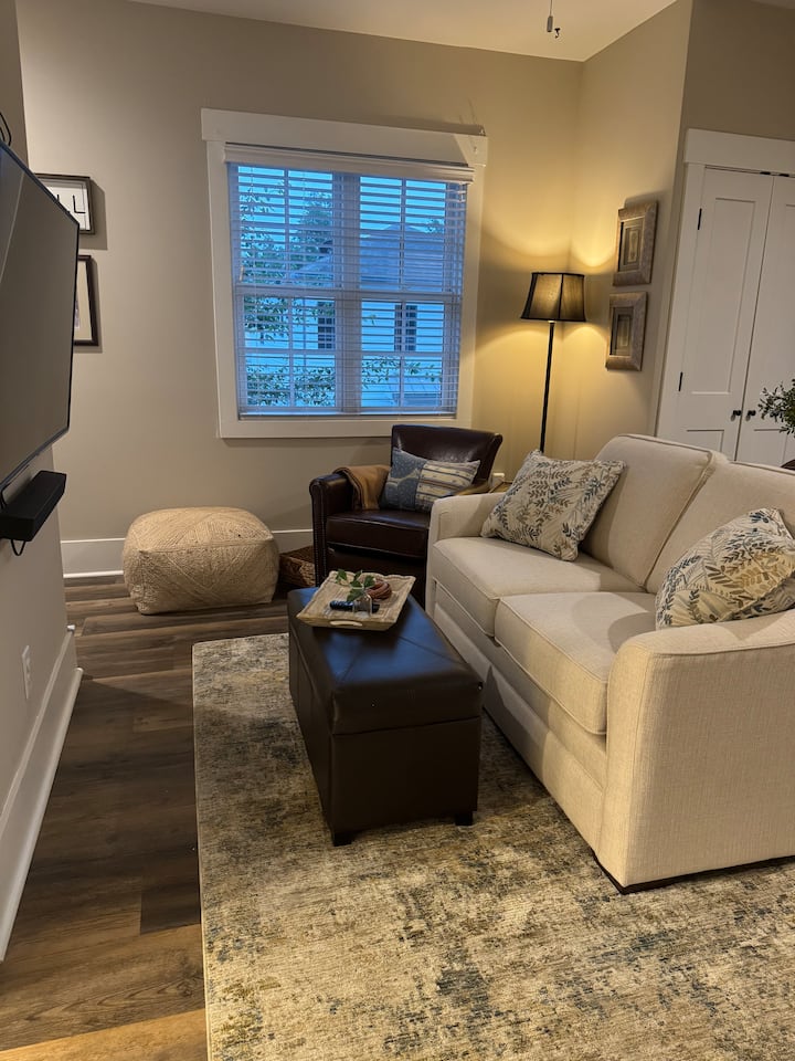 Roswell Retreat Carriage House - Roswell, GA