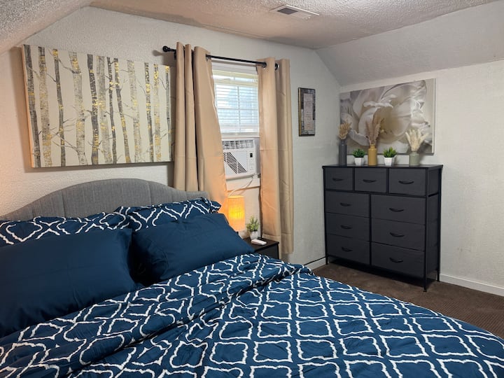 4 Bedroom (1-being Use For Office) 1 Bath - Bridgeport