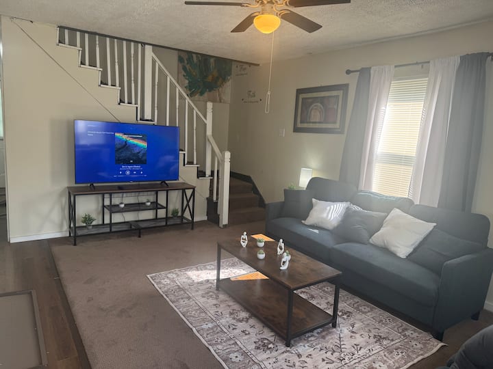 4 Bedroom (1-being Use For Office) 1 Bath - Bridgeport, WV