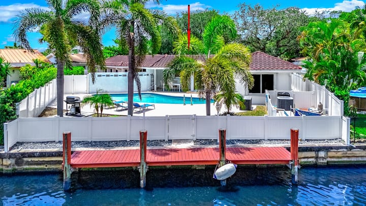 Heated Pool + Waterfront! Close To Beach & Shops! - Dania Beach, FL