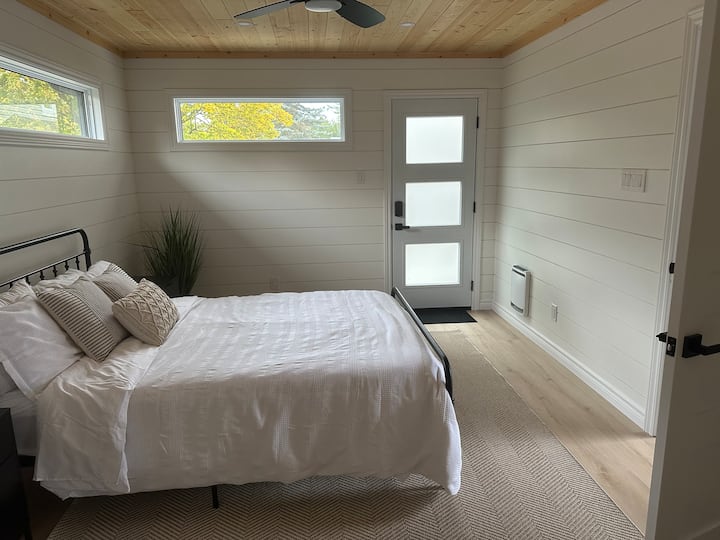 Private Pool House Near Uog - Guelph