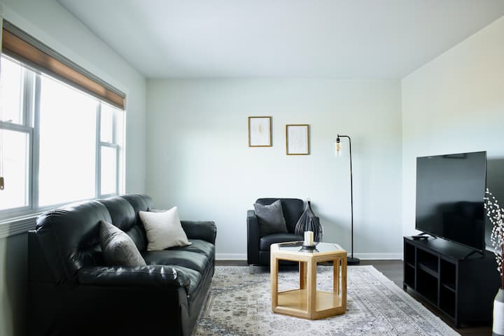 Comfy Pet Friendly Duplex - Great Falls, MT