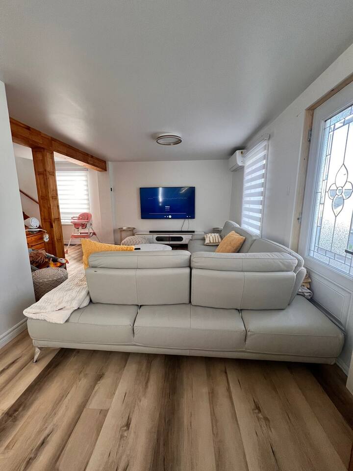 Beautiful Newly Renovated House - La Tuque