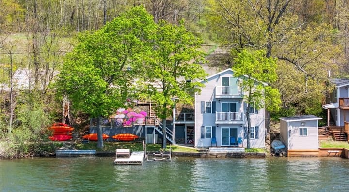 Wagging Tails Retreat N.y. - Finger Lakes, NY
