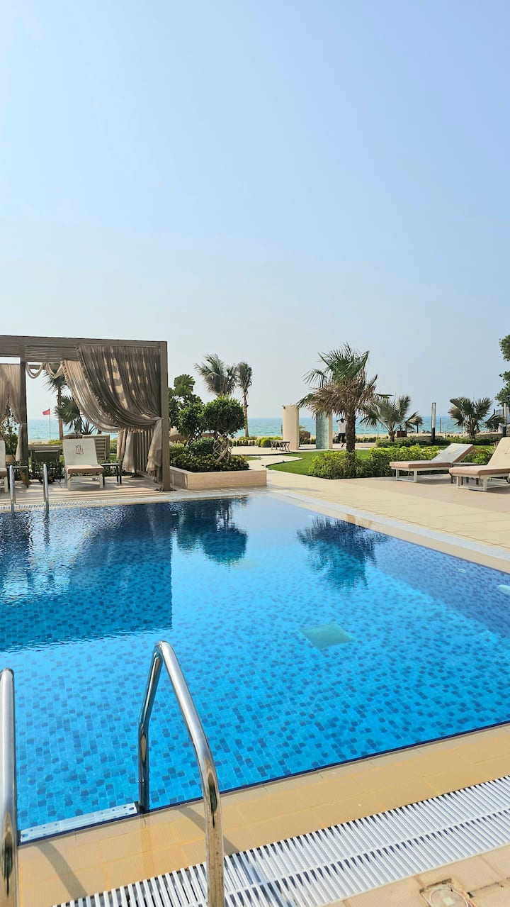 Luxury 3 Bedroom Apt With Private Beach Pool & Gym - Sharjah