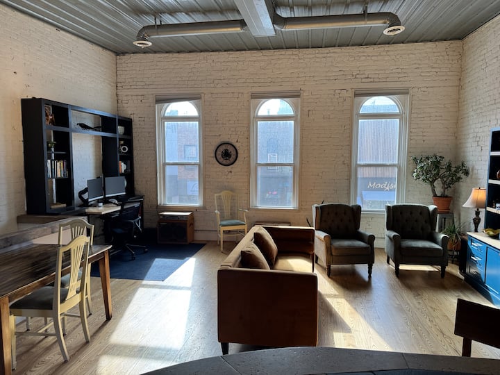 Decorah Urban Loft - Decorah, IA