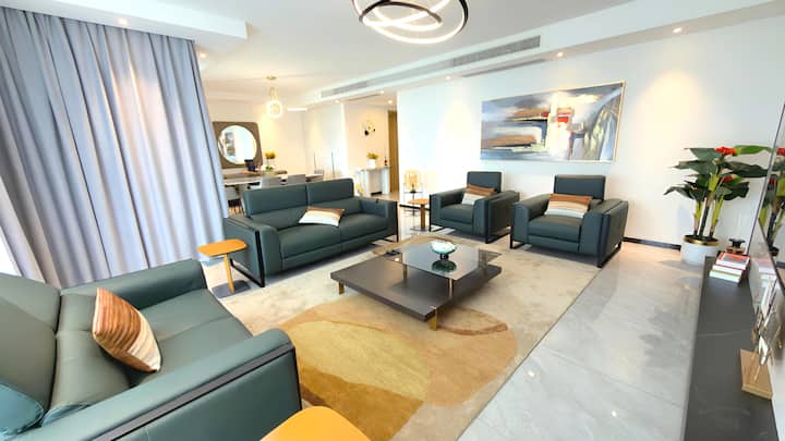 Rooftop Pool With Riverview 3 Bedroom Apartment - 