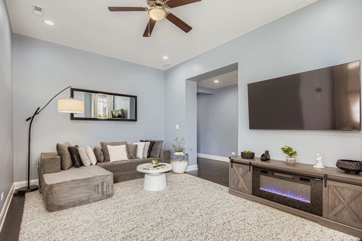 Grande Regal Family Retreat | Southside Mansion - West Pullman - Chicago